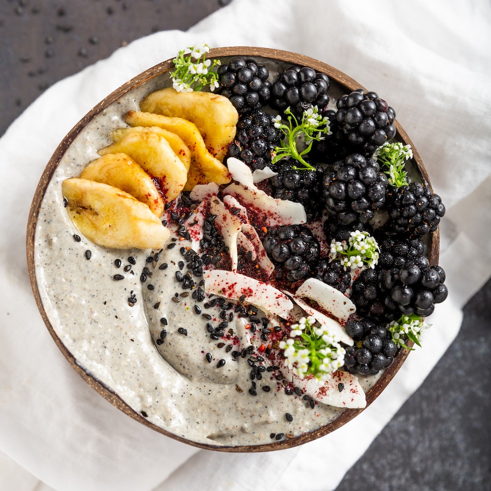 Black smoothie bowl vegano | Receta | JUST SPICES